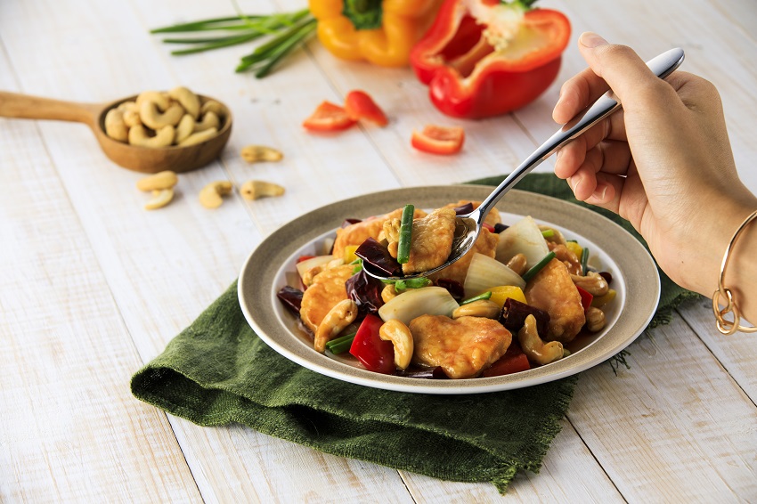 Ricette thailandesi: pollo saltato in padella con anacardi - Ente ...